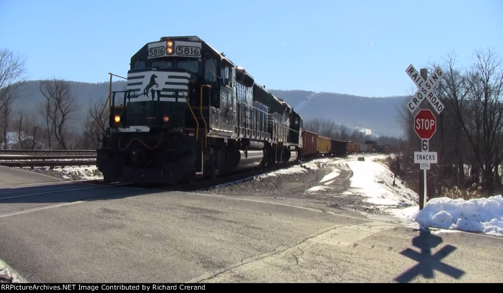 GP38-3s 5816 and 5808